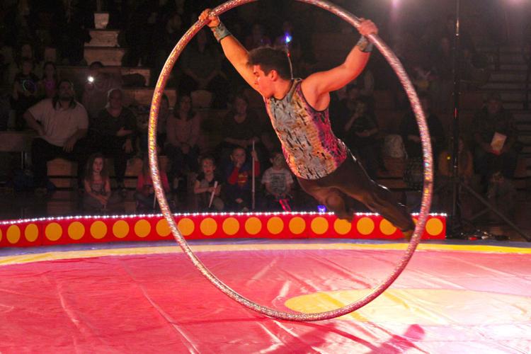 Billy Martin's Cole All Star circus visits Williamson and Clark Wood ...