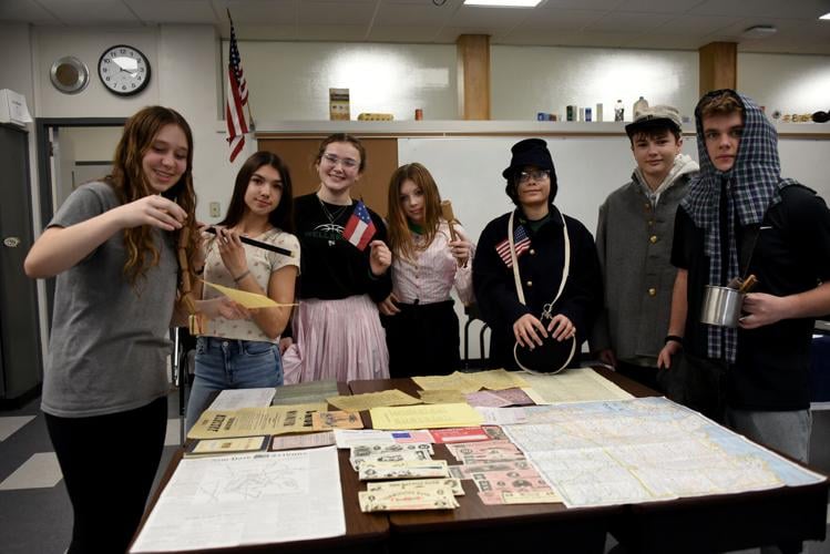 History Trunk gives students new insight into Civil War; Trunk ...