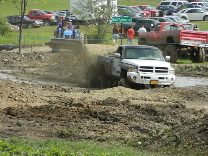 Hundreds flock to mudding event | Living | tiogapublishing.com
