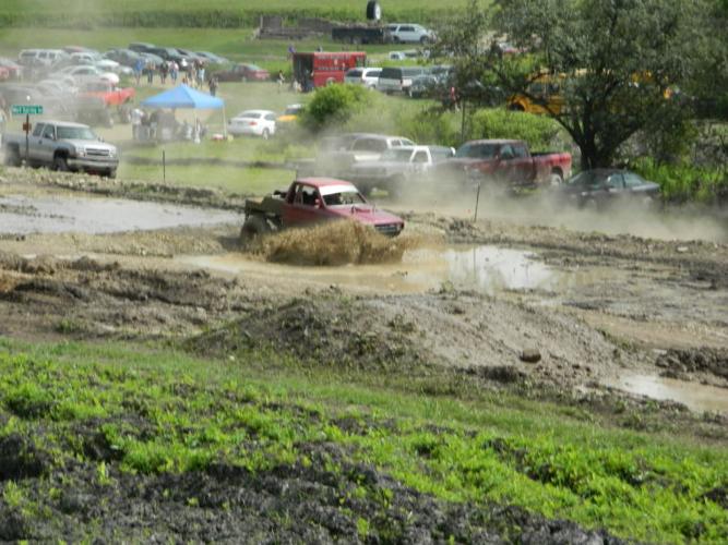Hundreds flock to mudding event | Living | tiogapublishing.com