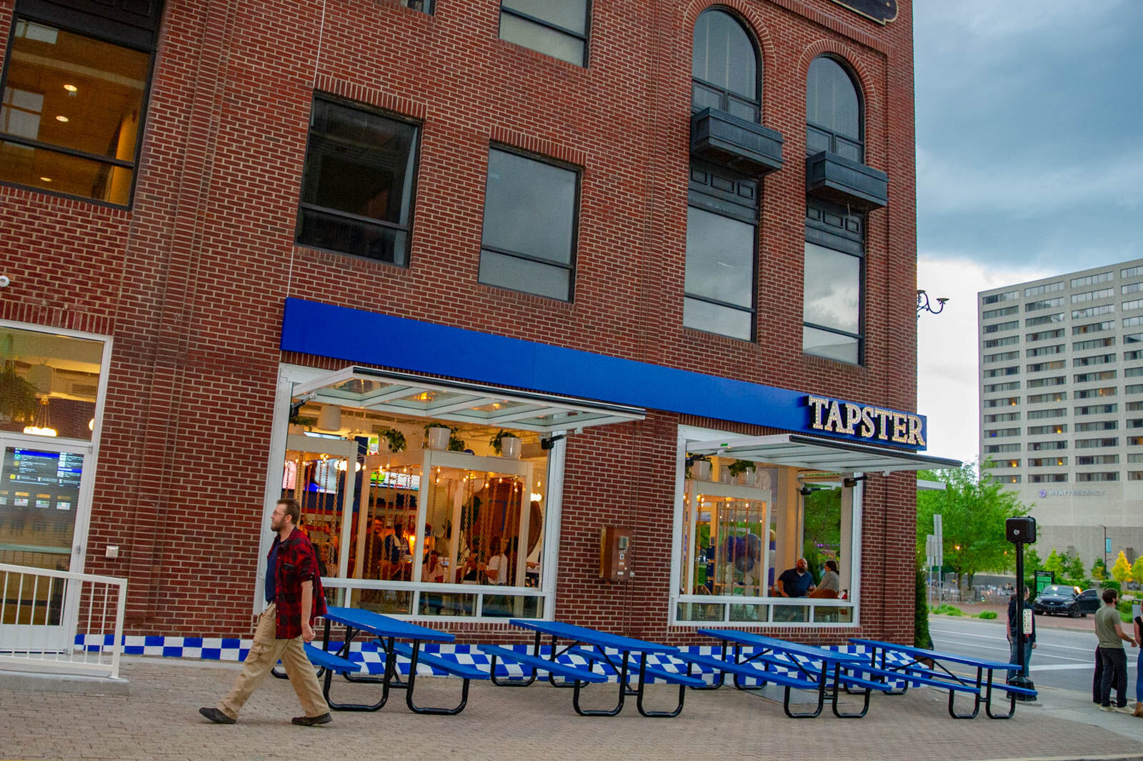 Tapster Grand Opening | Photo Galleries | topsinlex.com