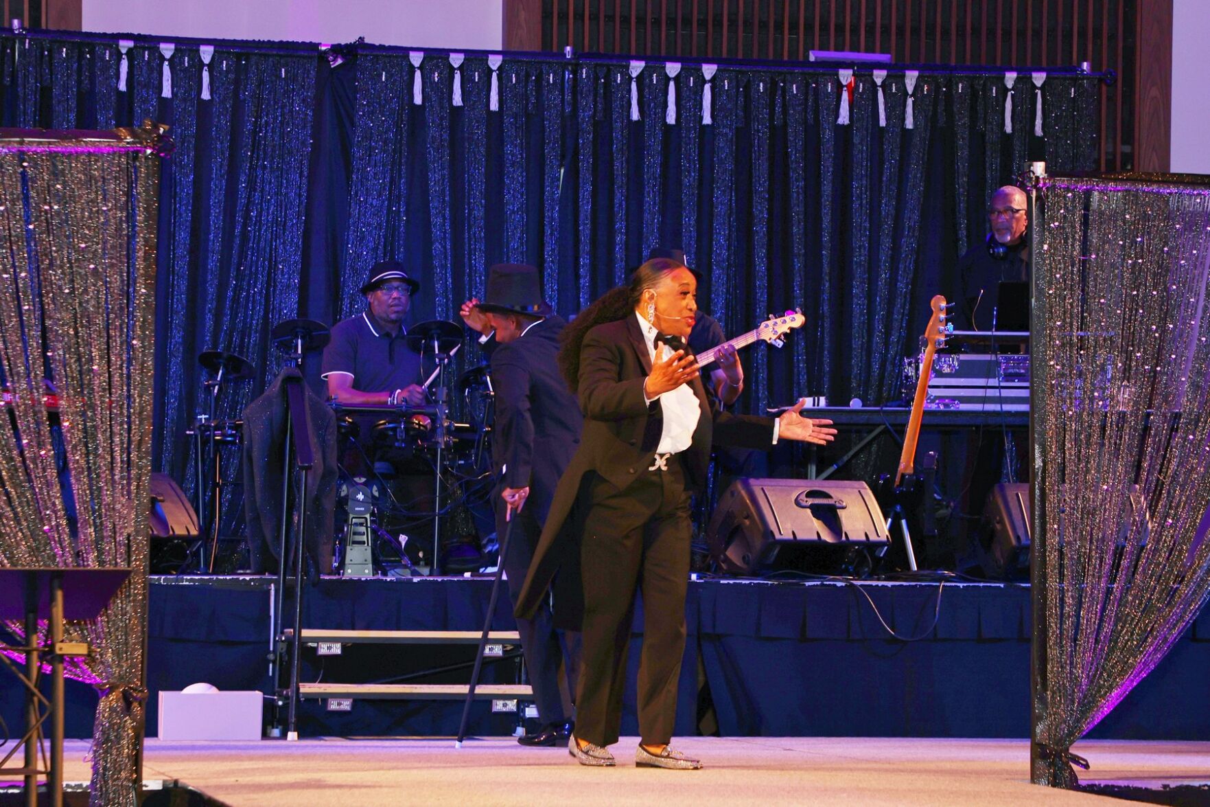 250Lex It's Showtime! Music Fashion Show (Part 1) | Photo Galleries ...