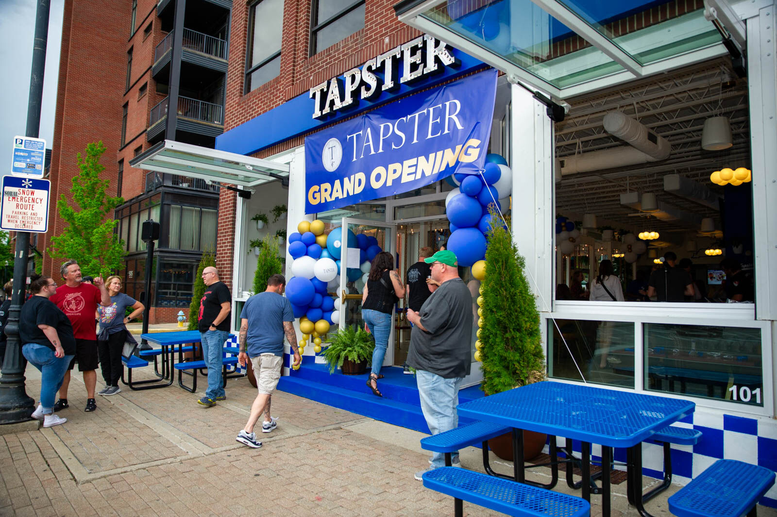 Tapster Grand Opening | Photo Galleries | topsinlex.com