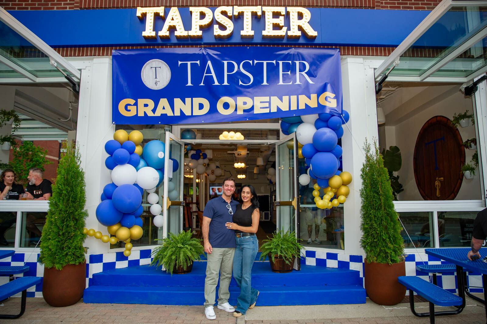 Tapster Grand Opening | Photo Galleries | topsinlex.com