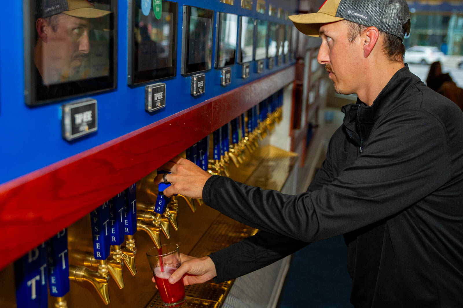 Tapster Grand Opening | Photo Galleries | topsinlex.com