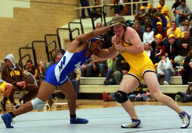 Wyoming wrestler Shane Woods gaining confidence after ranked win