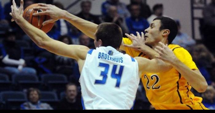 Wyoming coach Shyatt embarrassed by Cowboys' defense in Air Force loss