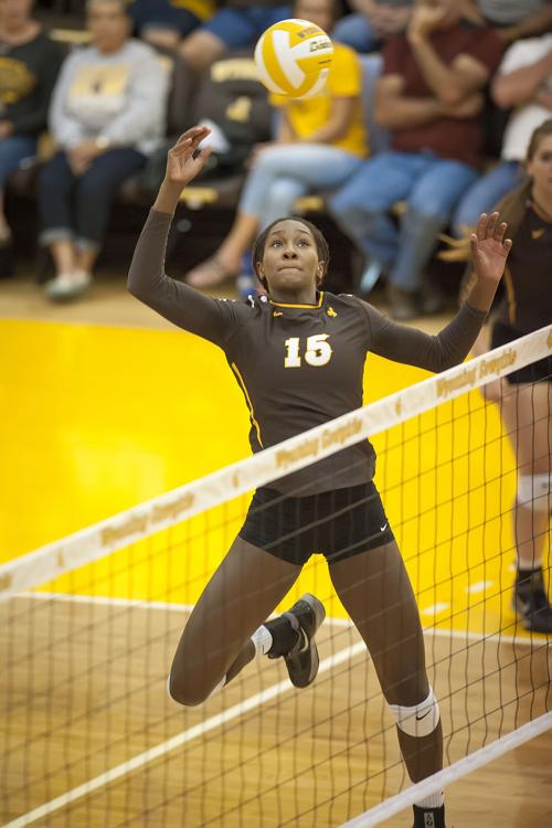 Wyoming volleyball team continues to look for breakthrough season ...