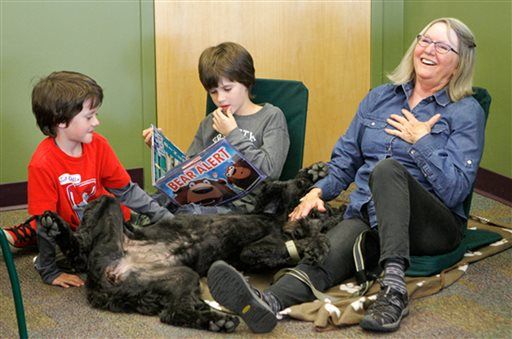 Cody library program has kids reading to dogs