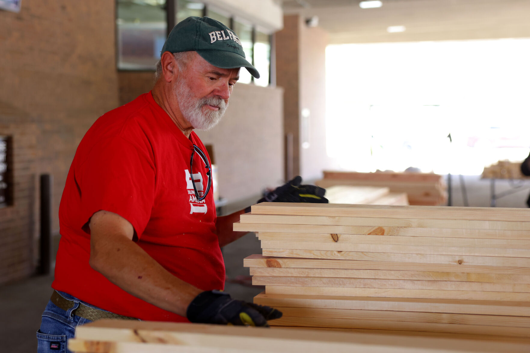 Casper's First Interstate Bank employees volunteer