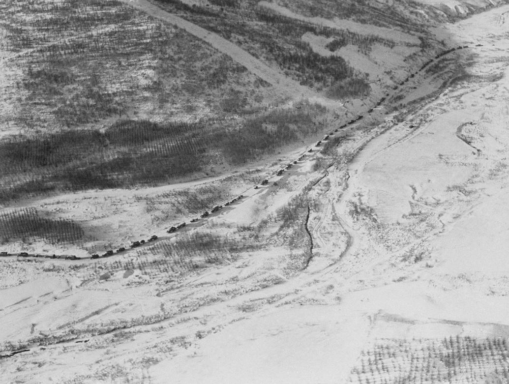 Historic photos from before and after the Korean War disaster at Chosin ...