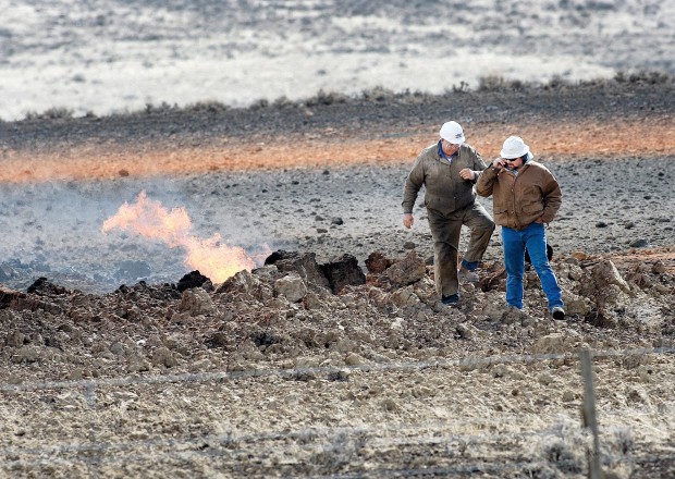 Pipeline rupture ignites blaze