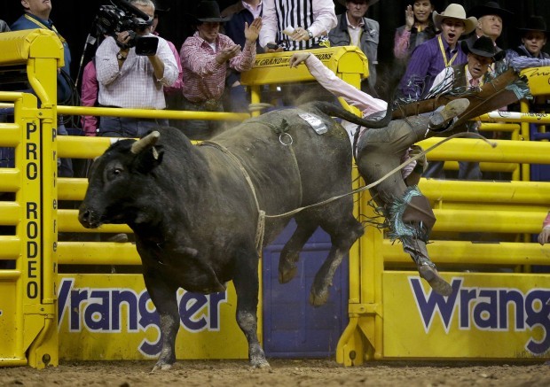 NFR: Glause overcomes injury to win round