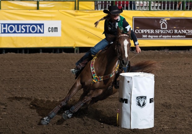 CNFR: Barrel racers rise early for a fast start