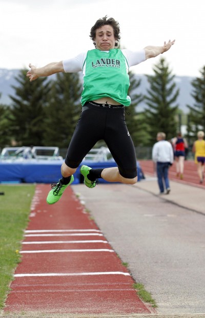 Knee injury doesn't slow Lander's Tanner Simpson