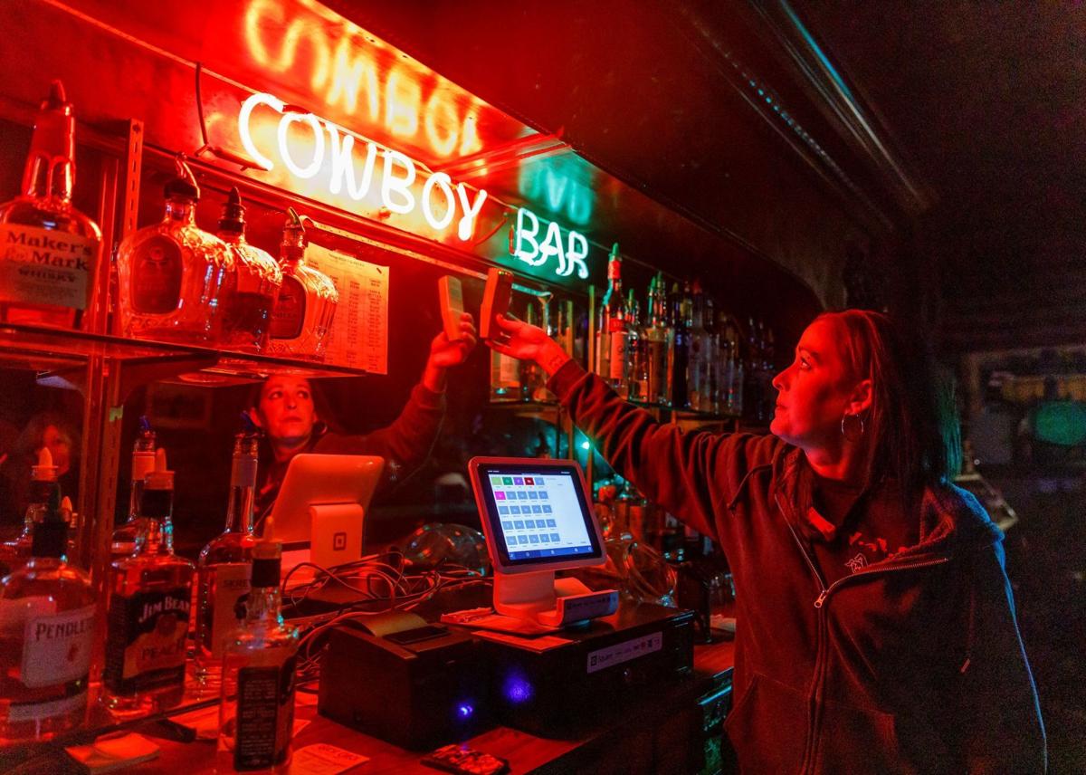 Posse looks for ghosts in Meeteetse bar