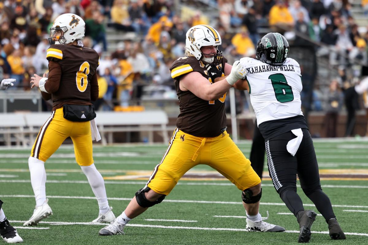 Wyoming Cowboys Gibbs, Crum to work out at NFL Combine