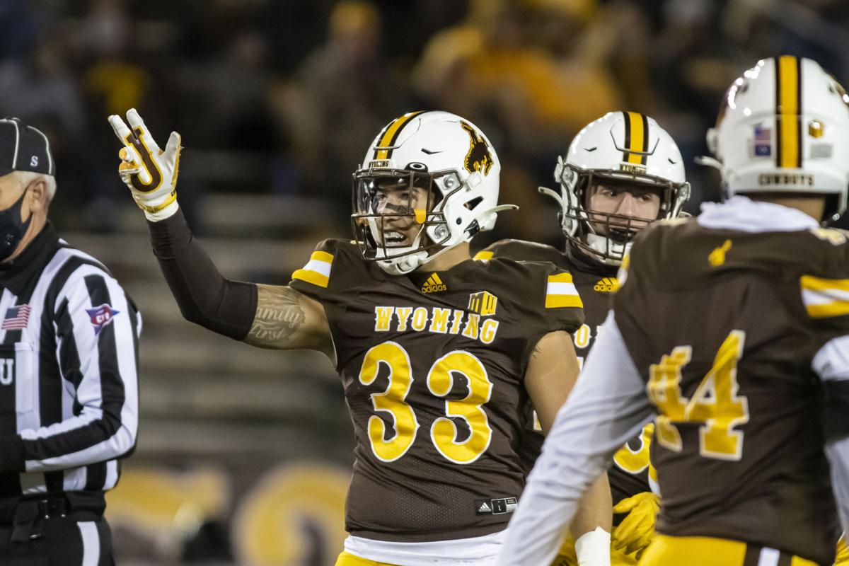 Wyoming LB Charles Hicks named Mountain West Defensive Player of the Week