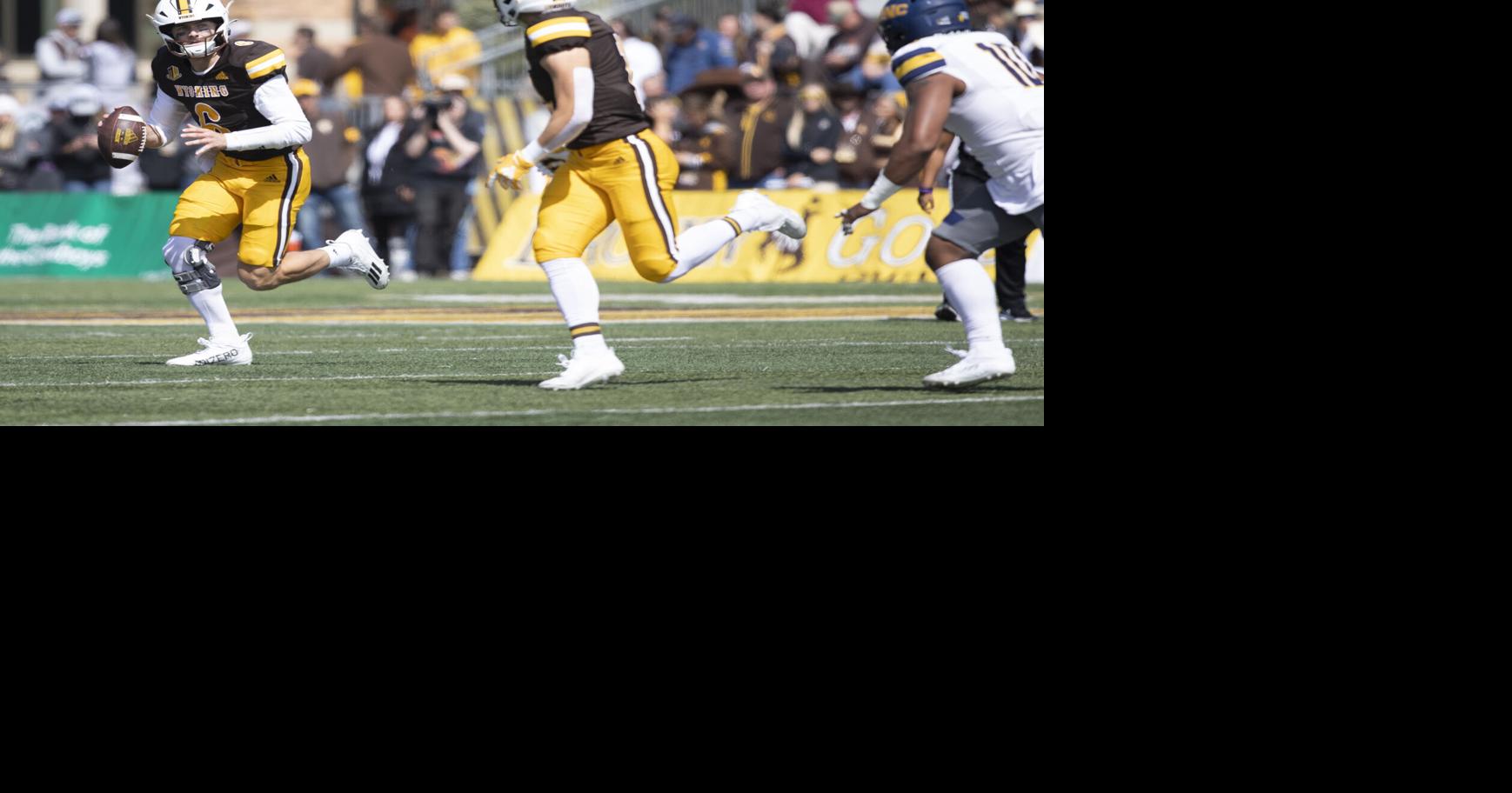 Andrew Peasley's Wyoming teammates have his back for QB reunion with ...