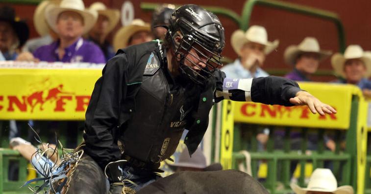 Clarendon College men, Tarleton State women lead team races