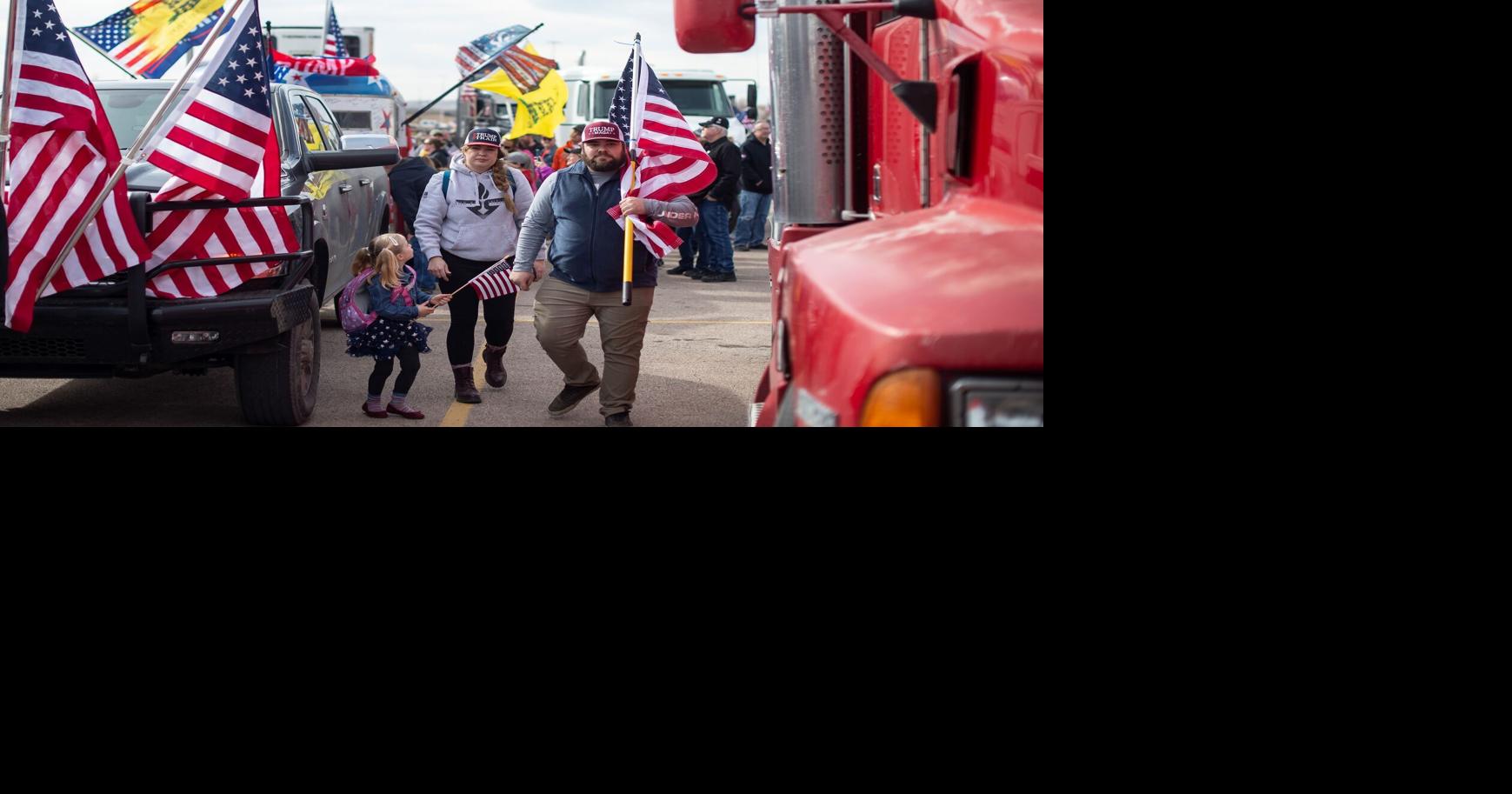 Crowds cheer on 'Freedom Convoy' as it passes through Gillette