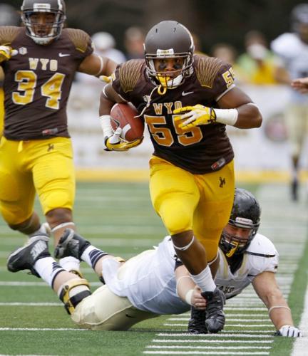 Yarbrough, Puletasi lead Wyoming defense in dominating performance