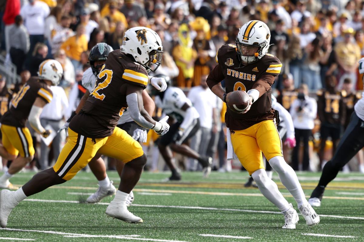 Cowboys take advantage of weather in Saturday scrimmage