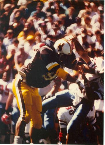 Freshman DE Seth Edeen latest chapter in Wyoming family football legacy