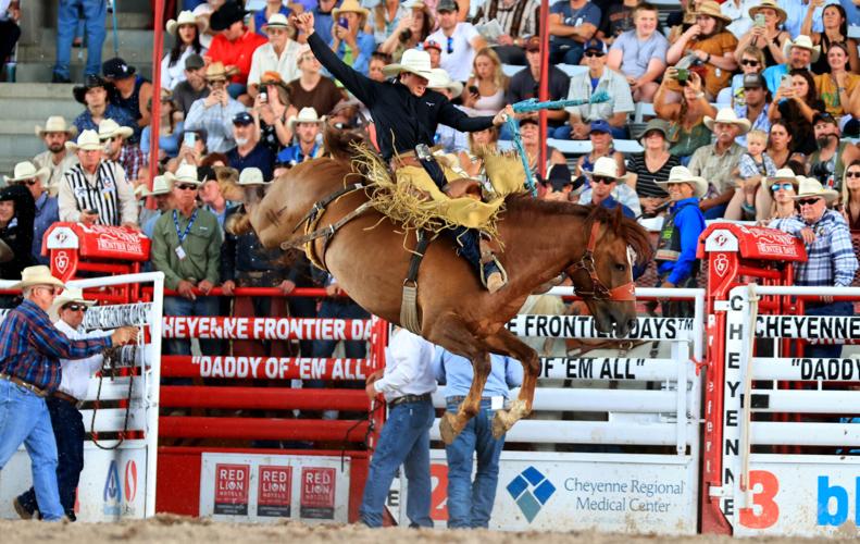 Q Taylor moves into top 15 of saddle bronc world standings