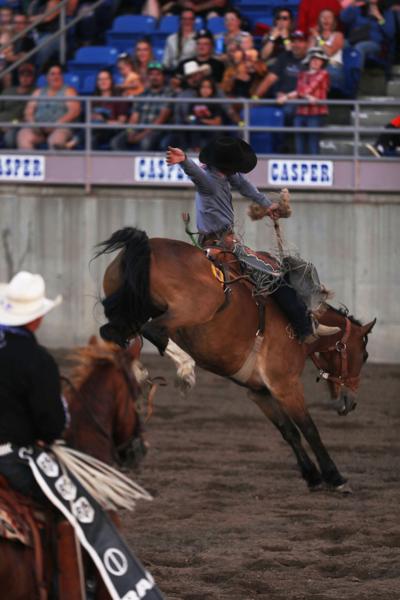 Zeke Thurston ties for 1st-round win at NFR