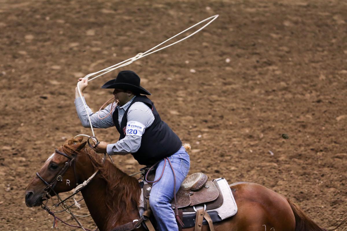 Mississippi cowboy Marcus Theriot keeps busy at college finals