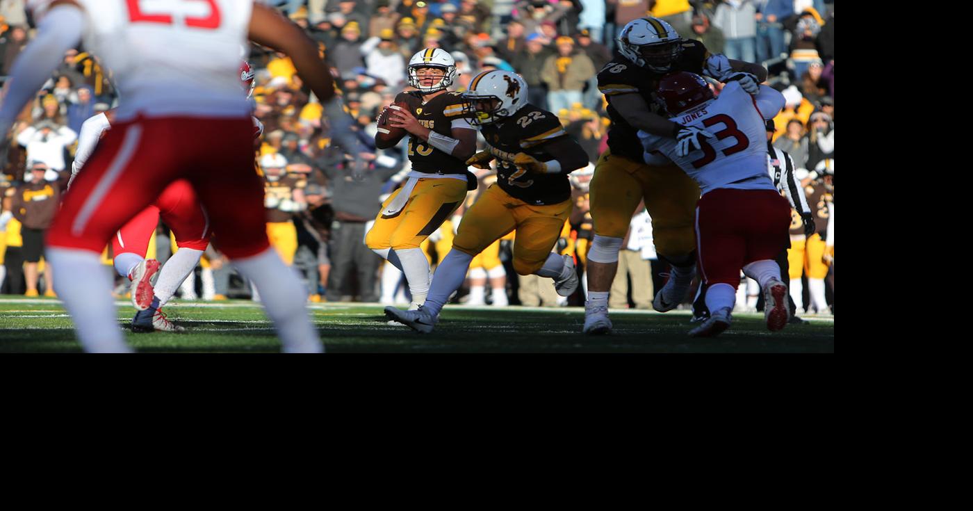 Wyoming football prepares to name starting quarterback as spring camp ...