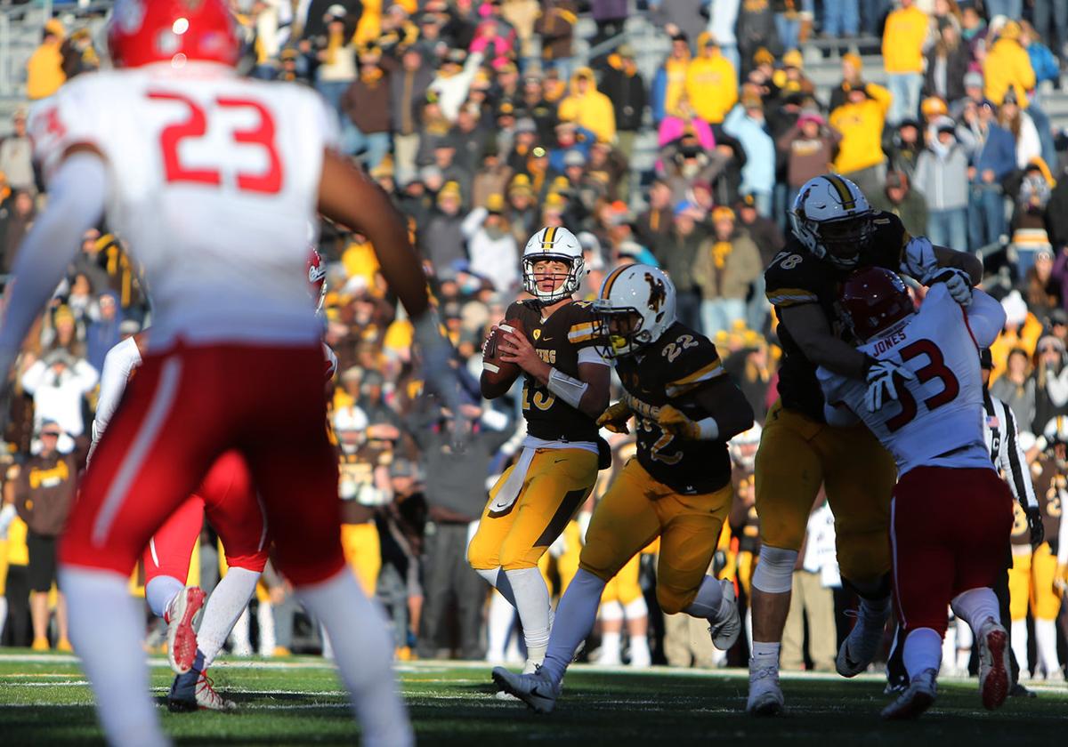 Wyoming football prepares to name starting quarterback as spring camp ...