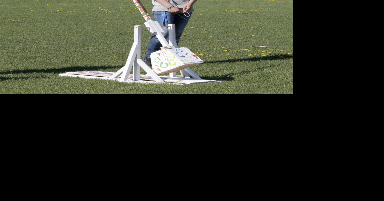 Students build, test trebuchets for science class