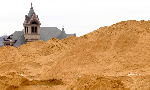 Fracking sand delivery big business in Wyoming