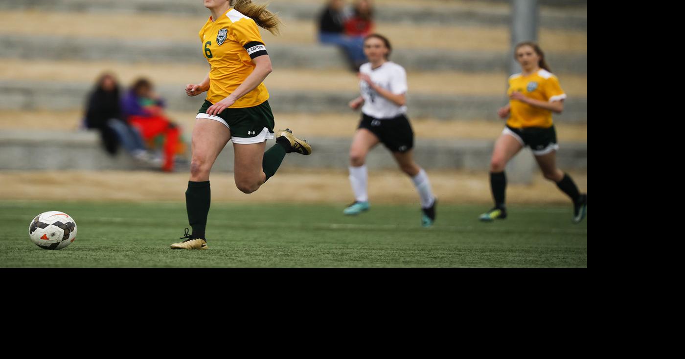 Klungness scores 3, Kelly Walsh continues streak over rival Fillies