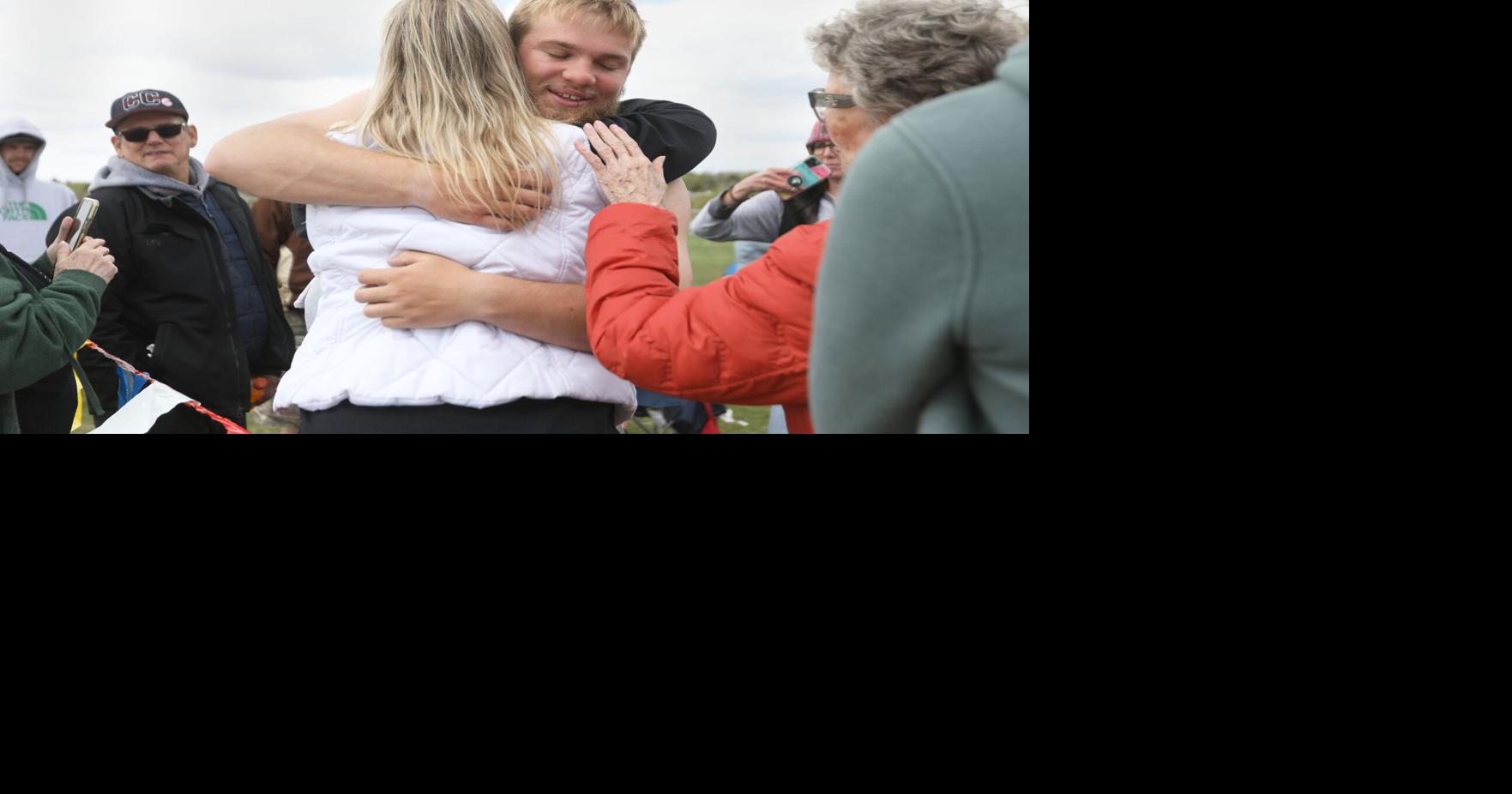 Kelly Walsh's Cameron Burkett sets state record in the shot put