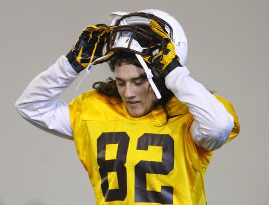 Former Wyoming walk-ons Simpson, Van Maanen earn scholarships