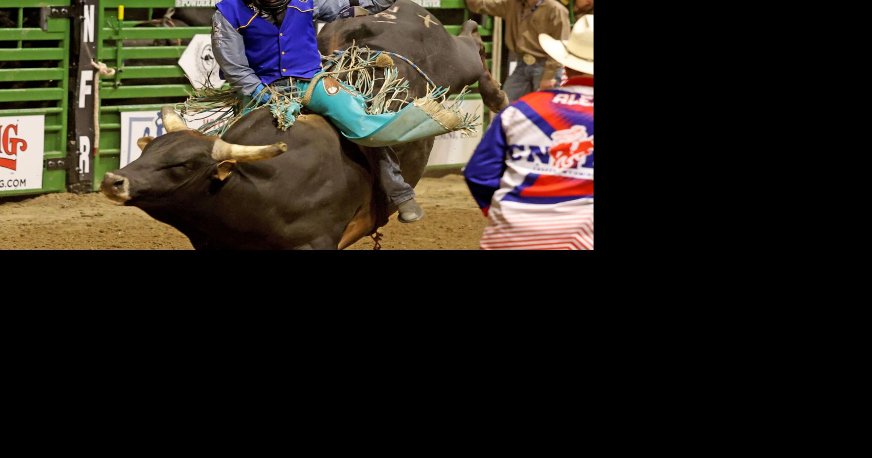 Bull rider Trace Scarlavai takes big lead in average at CNFR