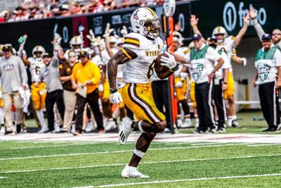 Wyoming Cowboys dominate Mountain Division-leading Utah State Aggies, 44-17