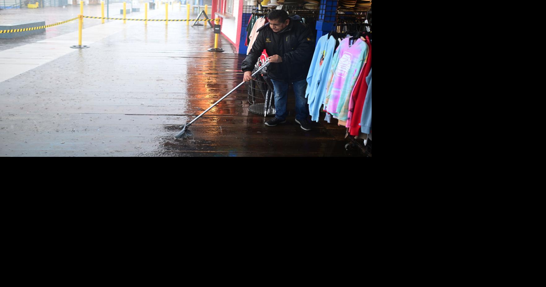 Powerful holiday storm lashes Southern California, brings flash floods ...