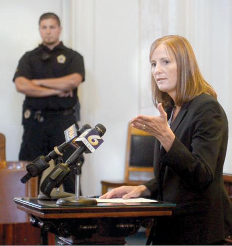 VIDEO | DA explains why city cops won't face charges in shooting ...