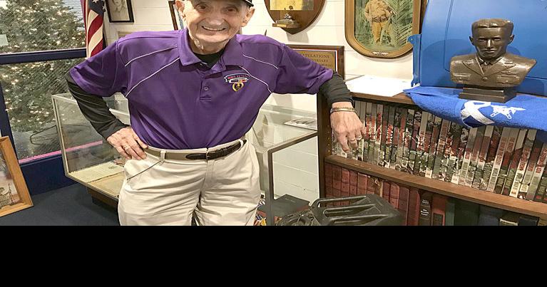 Mike Mastovich | 94-year-old WWII veteran inspires Tomahawks fans ...