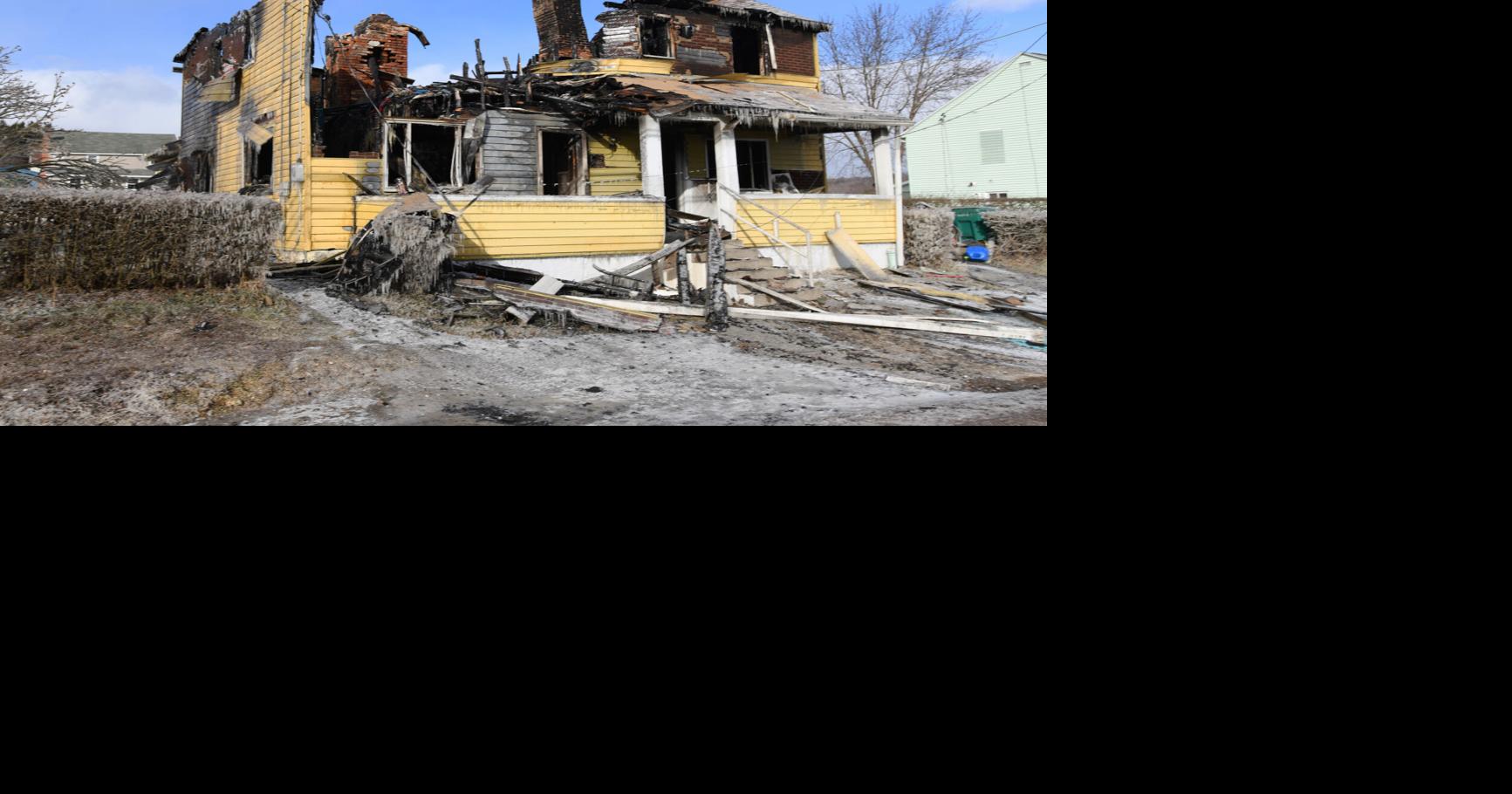 Firefighters escape burning house fire after losing water pressure ...