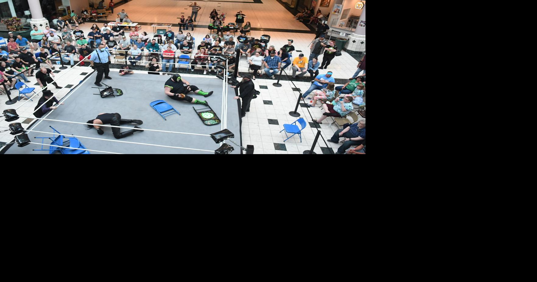 PHOTO GALLERY | Wrestlers keep fans entertained at Galleria 'Mall Brawl ...