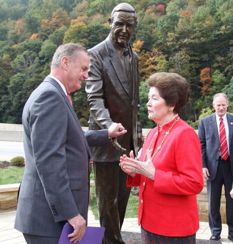 [VIDEO] Murtha statue unveiled | Local News | tribdem.com