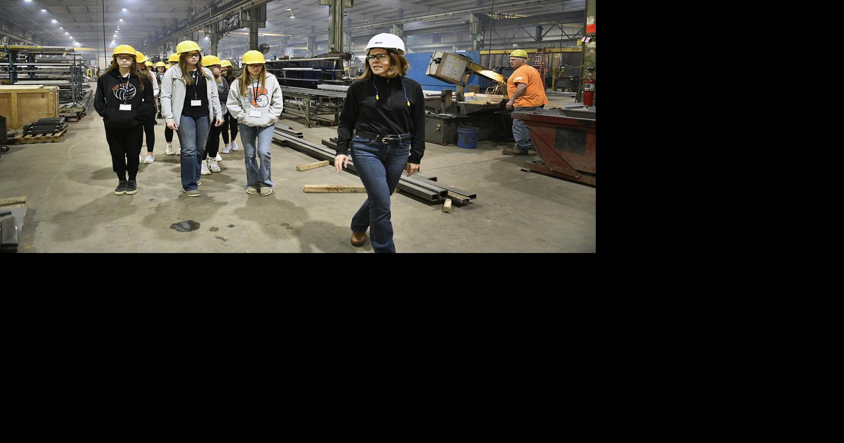 PHOTO GALLERY | FEMALE MANUFACTURING DAY | Gallery | tribdem.com
