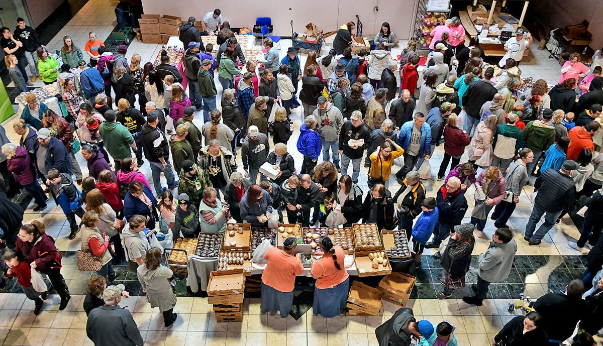 Gobs celebrated at Johnstown Galleria | News | tribdem.com