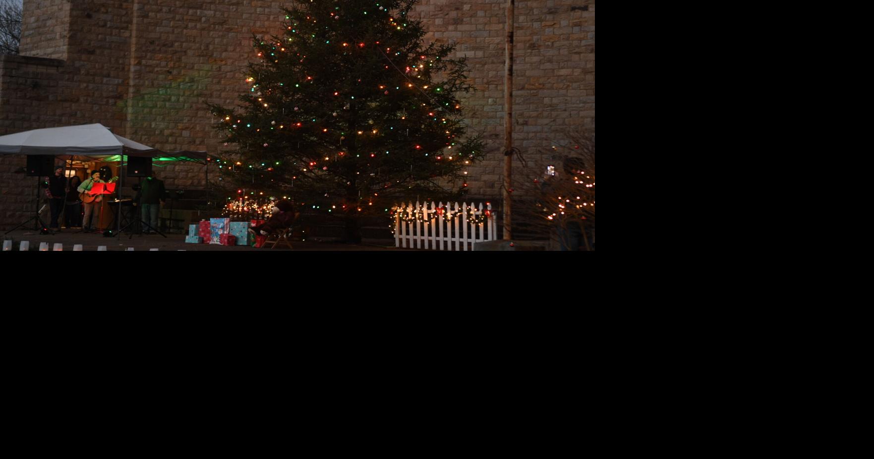 Roxbury hosts 18th tree-lighting ceremony | News | tribdem.com