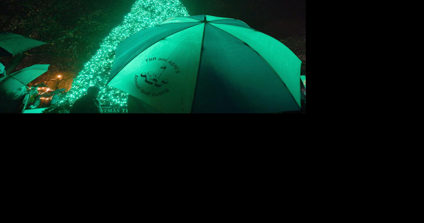 PHOTO GALLERY | 'We love Johnstown': Crowd unfazed by rain, cheers ...